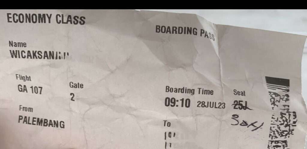Garuda Indonesia Mencetak Boarding Pass dengan Nomor Kursi Sama