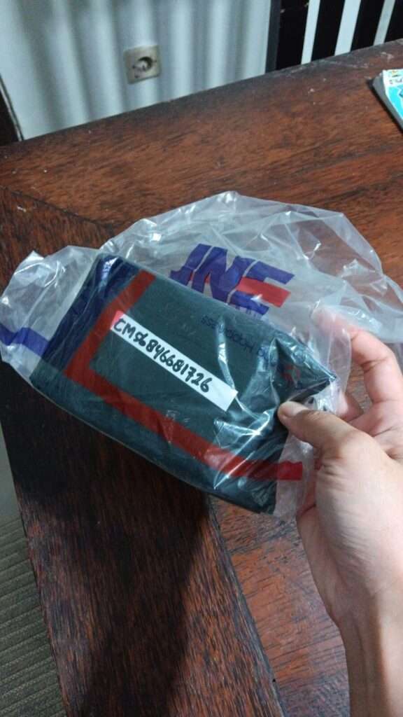 Paket Salah Tempel Label Pengiriman oleh JNE Raya Tengah, Tidak Jelas ...